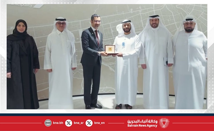 Municipalities Minister meets UAE Climate Change Minister in Abu Dhabi