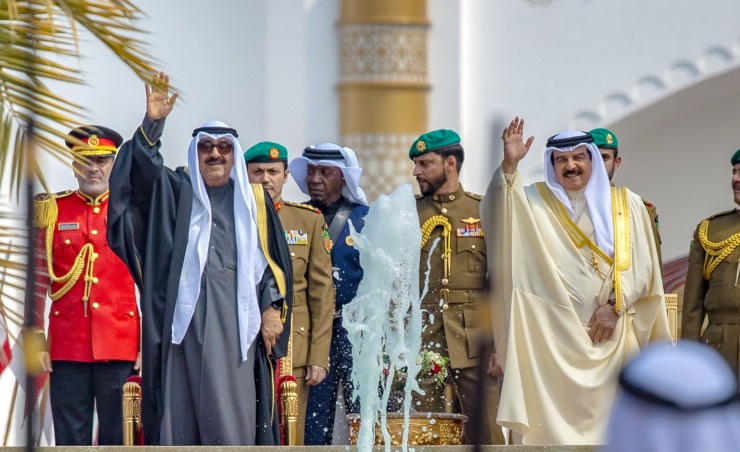 HM King holds official talks with HH Amir of Kuwait