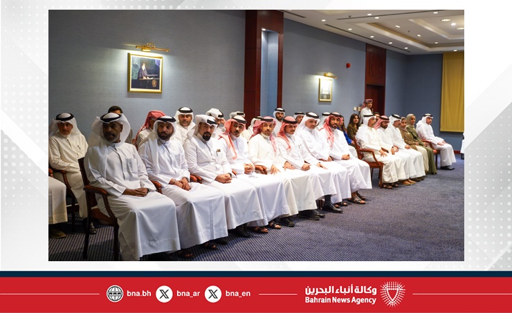 Foreign Minister meets teams involved in repatriation of Bahraini ...