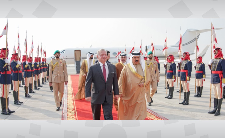 HM King welcomes Jordanian Monarch on arrival in Bahrain
