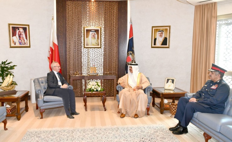 وزير الداخلية يستقبل عضو مجلس اللوردات البريطاني