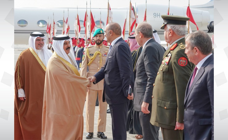HM King welcomes Jordanian Monarch on arrival in Bahrain