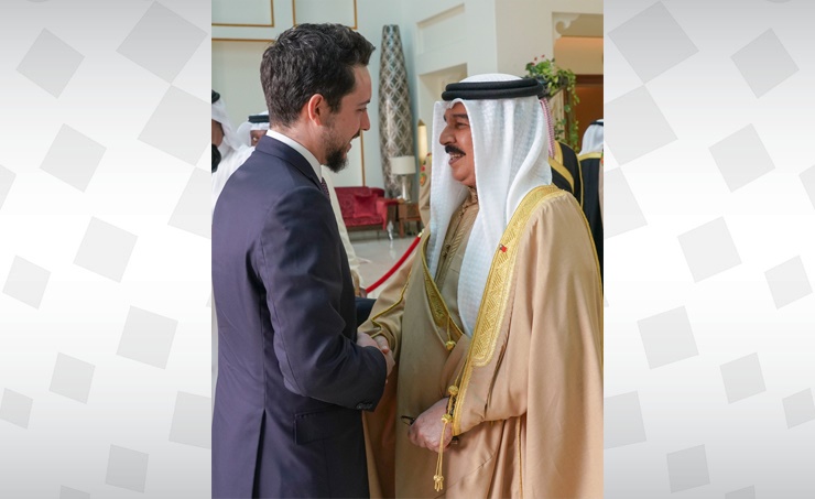 HM King welcomes Jordanian Monarch on arrival in Bahrain