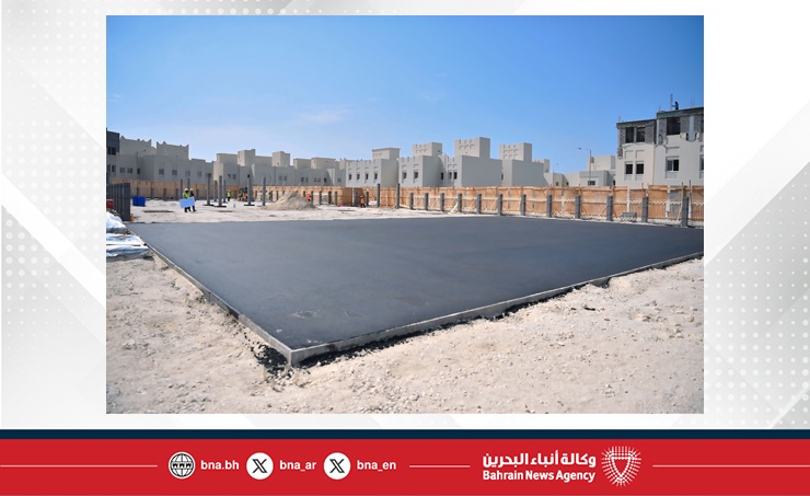 Municipalities Minister inspects development of Sitra housing project parks