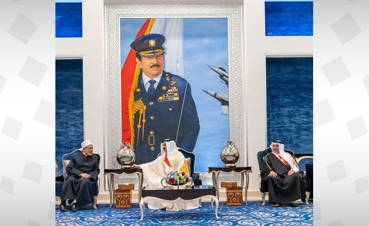جلالة الملك المعظم يستقبل قداسة بابا الفاتيكان وفضيلة شيخ الأزهر لدى