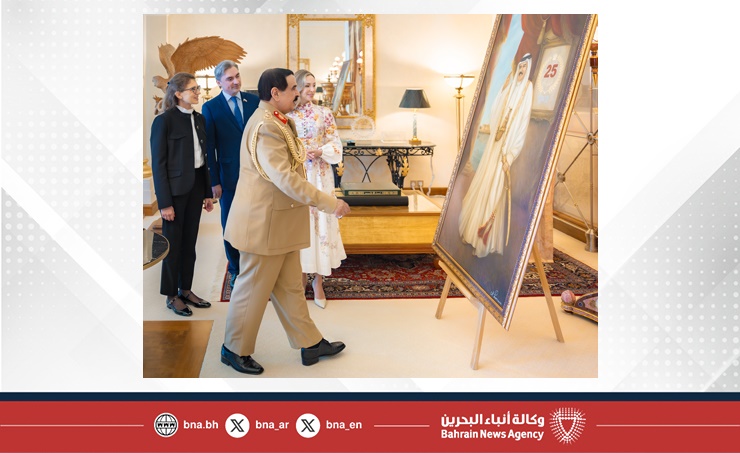 HM King receives Russian artist, State Duma member