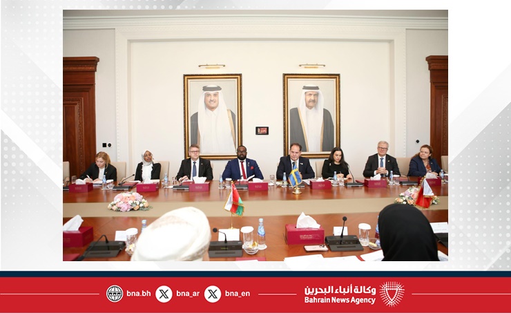 Bahrain’s parliamentary delegation meets Swedish parliament official in Doha