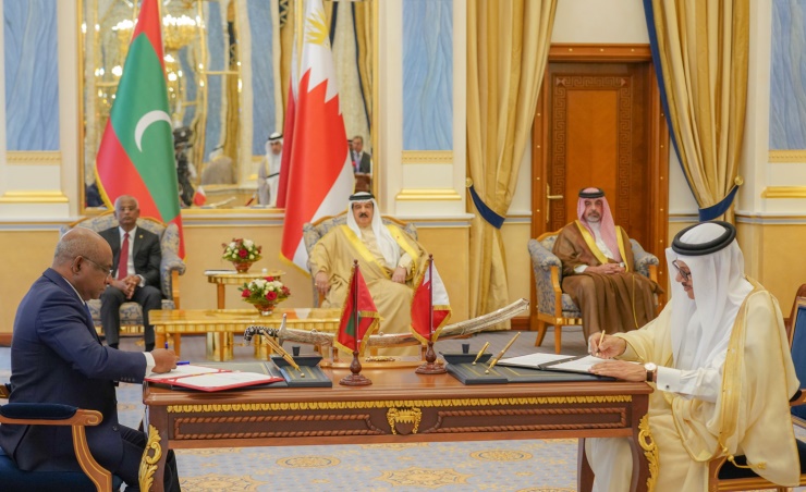 وزير الخارجية ووزير خارجية جمهورية المالديف يوقعان مذكرات تفاهم