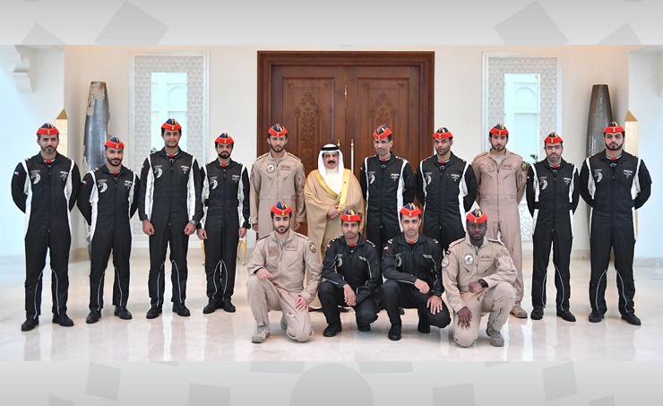 HM King receives UAEAF’s Al Fursan team
