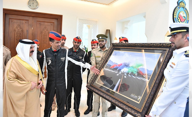 HM King receives UAEAF’s Al Fursan team