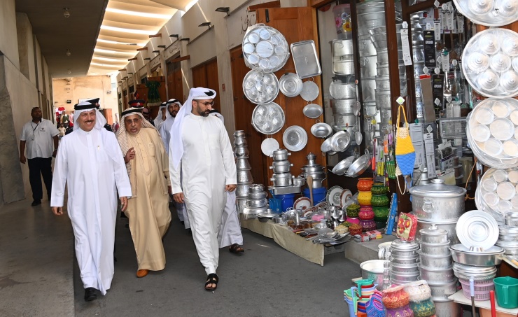 Industry Minister inspects Muharraq Market