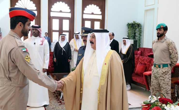 HM King receives UAEAF’s Al Fursan team