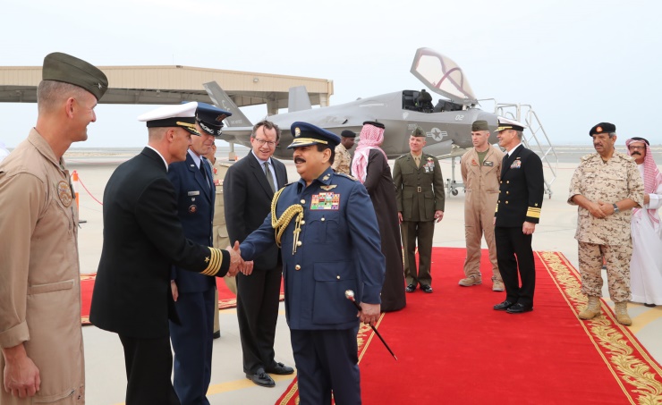 King visits Isa Air Base, witnesses F-35 demonstration flight