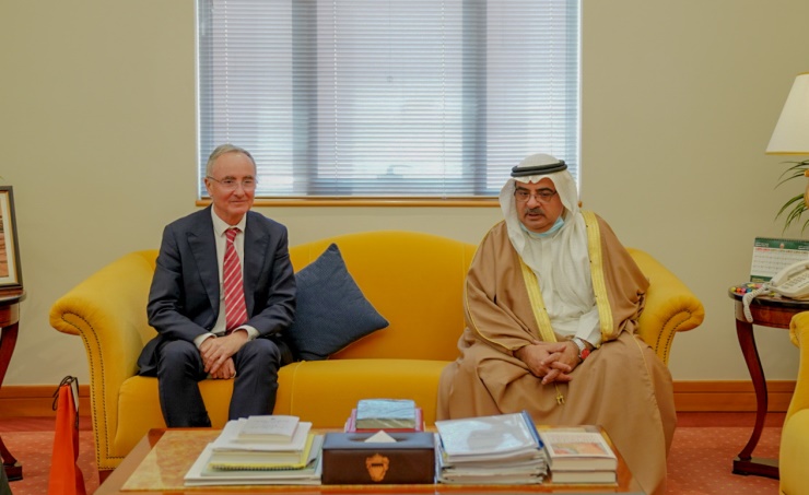 Advisor to HRH Premier receives HSBC Bahrain CEO