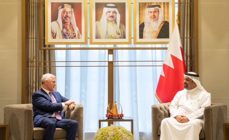 Finance Minister receives Standard Chartered Bank officials