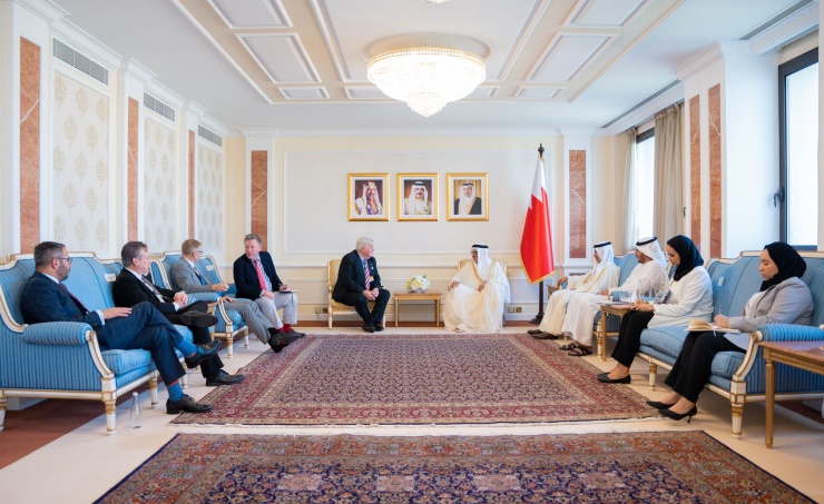 Foreign Minister receives UK delegation participating in Bahrain ...