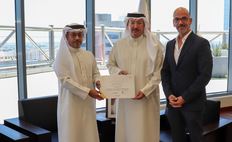 RERA chief receives golden licence recipient