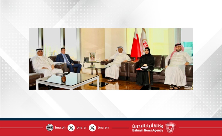 Oil Minister receives CEO of APM Terminals Bahrain