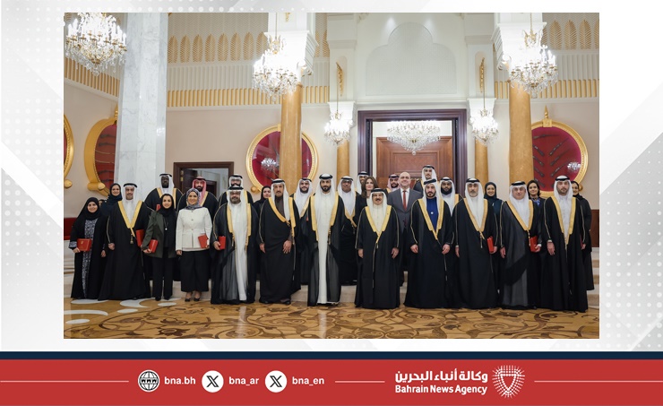 HM King receives HH Shaikh Nasser bin Hamad, Bahrain Space Agency ...