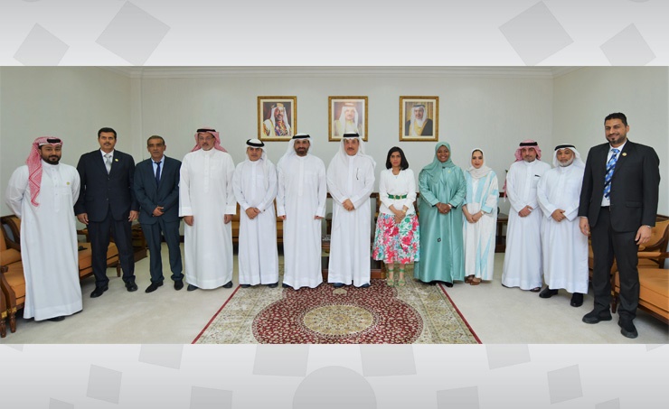 Labor Minister receives Al Hurr Chairman