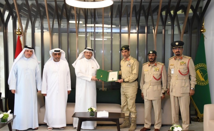 Dubai Police Commander-in-Chief receives Consul General of Bahrain in Dubai