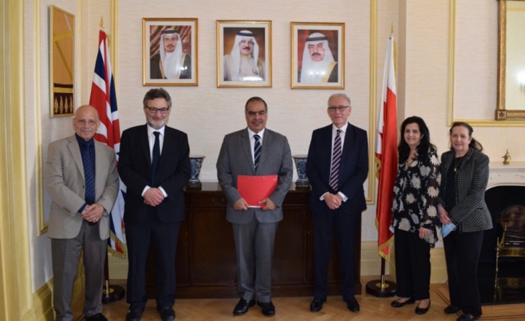 Ambassador receives Bahraini Jewish families in London