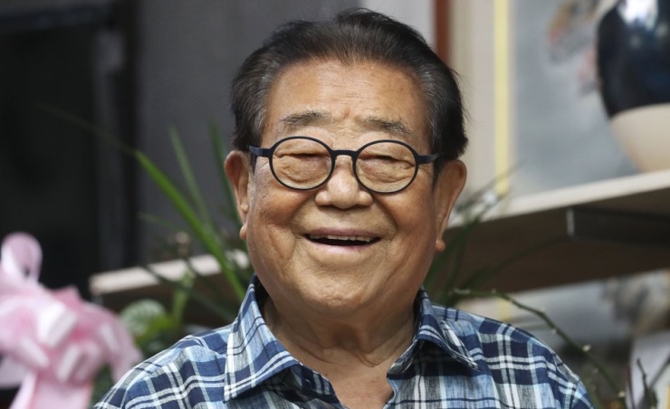South Korea's oldest TV host Song Hae dies at 95