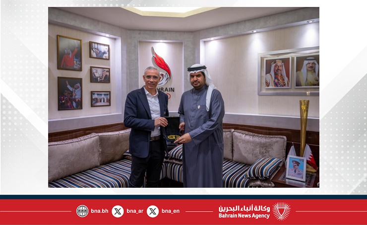HH Shaikh Isa bin Ali receives World Triathlon Sec Gen