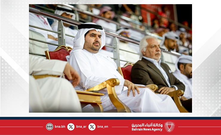HH Shaikh Isa bin Ali presents trophies to Muharraq team at Zain ...