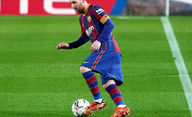 Messi scores brace in record 767th game as Barcelona close gap at top