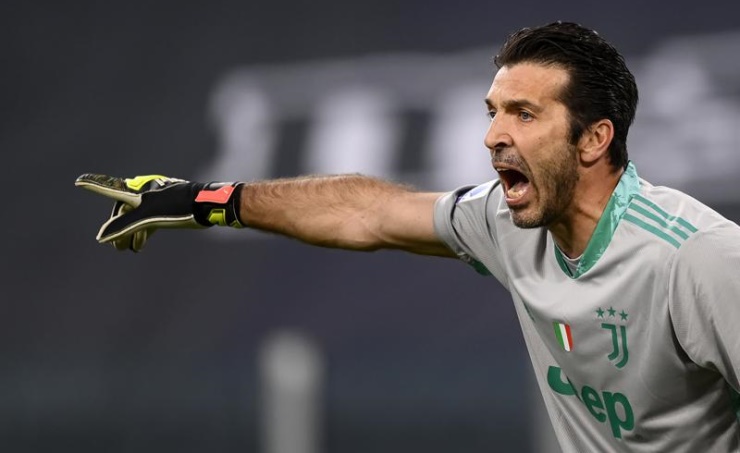 Buffon to play until at least 46 with Parma extension