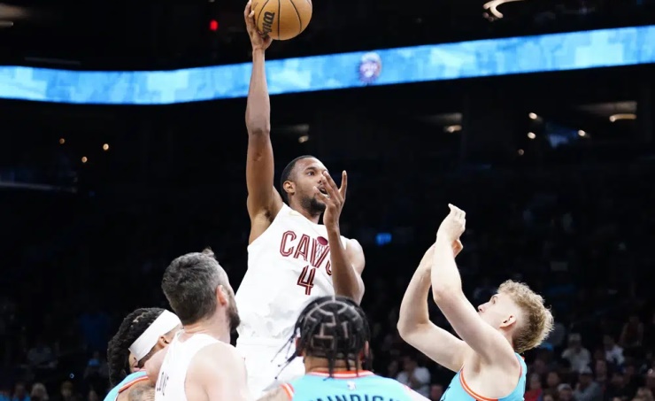 Garland, Mitchell lead Cavs past banged-up Suns 112-98