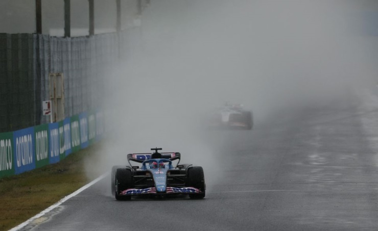 Alonso sets wet F1 practice pace in Japan