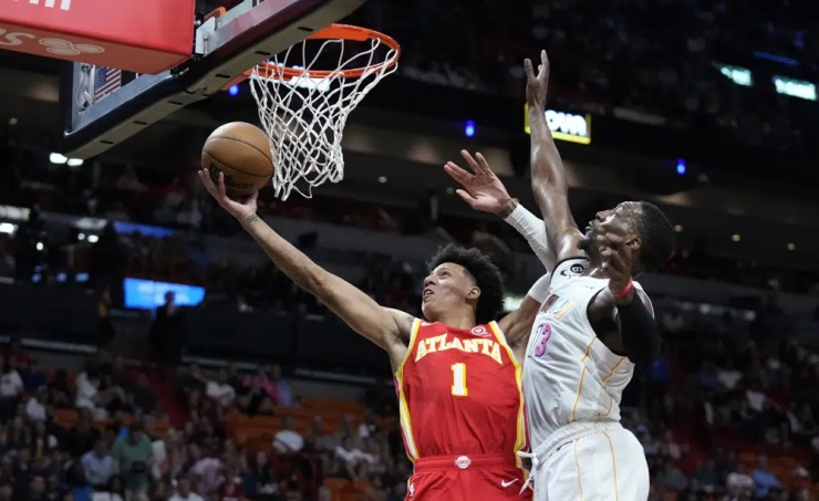 Butler scores 26, Heat bench adds 59 in 130-128 win vs Hawks