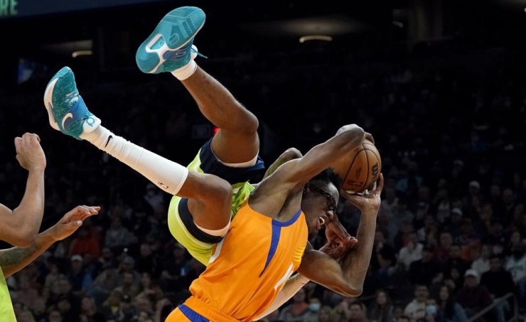 Paul, Booker help NBA-best Suns roll to 9th straight win