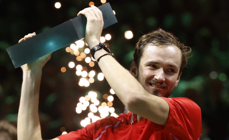 Medvedev seeks momentum after returning to top 10 with Rotterdam title