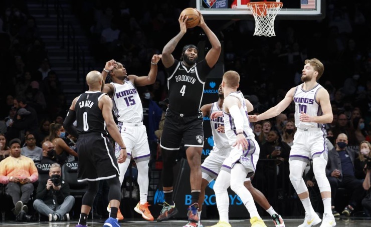 Curry leads new-look Nets in 109-85 rout of Kings
