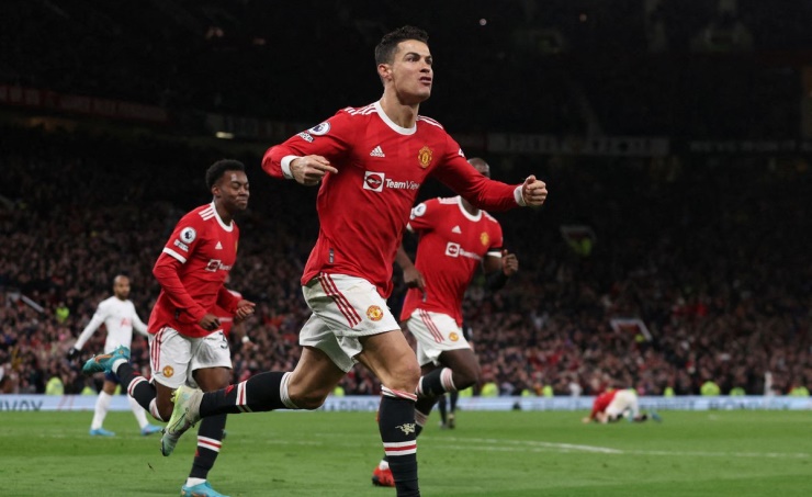 Ronaldo lays claim to all-time leading scorer record on 807 goals