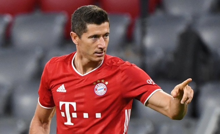 Lewandowski takes crown as treble winners Bayern dominate UEFA awards