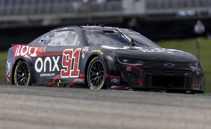 Former F1 champs Raikkonen and Button race NASCAR at COTA