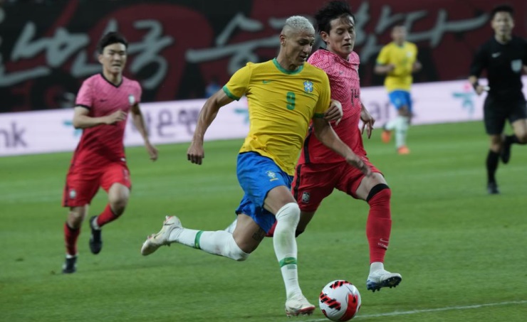 Tottenham signs Brazil forward Richarlison from Everton