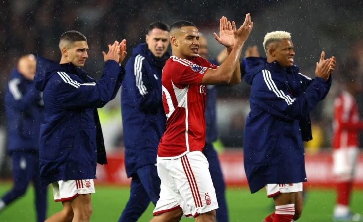 Manchester United slump to 2-1 defeat at resurgent Forest