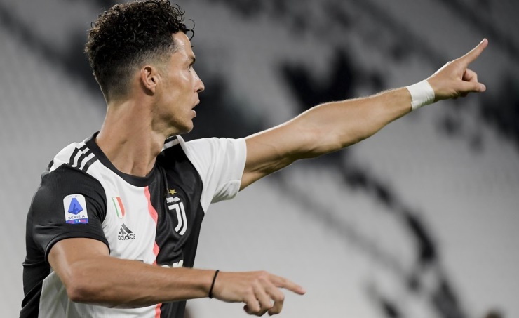 Ronaldo brace propels Juve toward ninth successive Scudetto