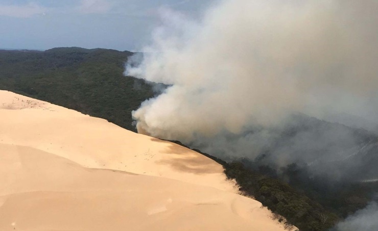 Fire on heritage-listed Australian island nears town