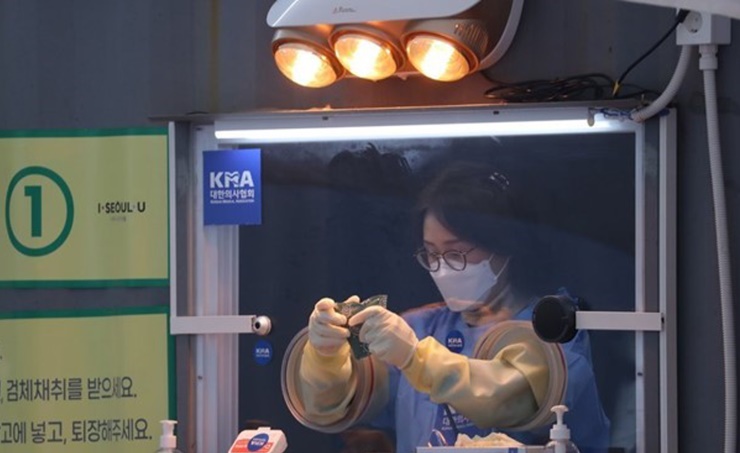 South Korea signs deals to purchase vaccines from Janssen, Pfizer