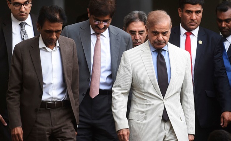 Pakistan’s new Cabinet sworn in at presidency in Islamabad