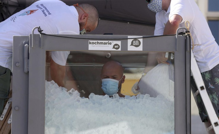 Austrian man spends 2.5 hours in box filled with ice cubes