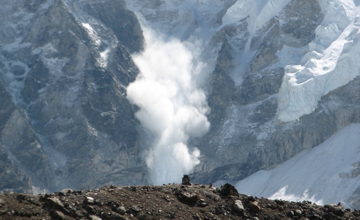 About 1,000 tourists trapped in China's Xinjiang after avalanches