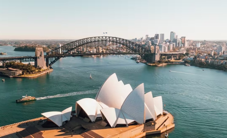 Australia swelters in spring heat wave, temperatures set to break records