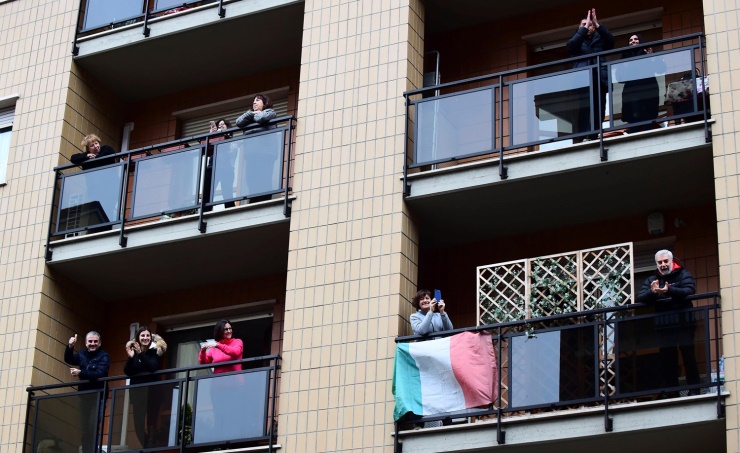 Italians defy coronavirus with mass singing, applause for doctors